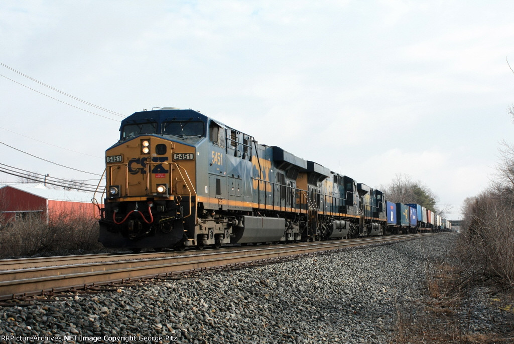 CSX 5451 and train Q031